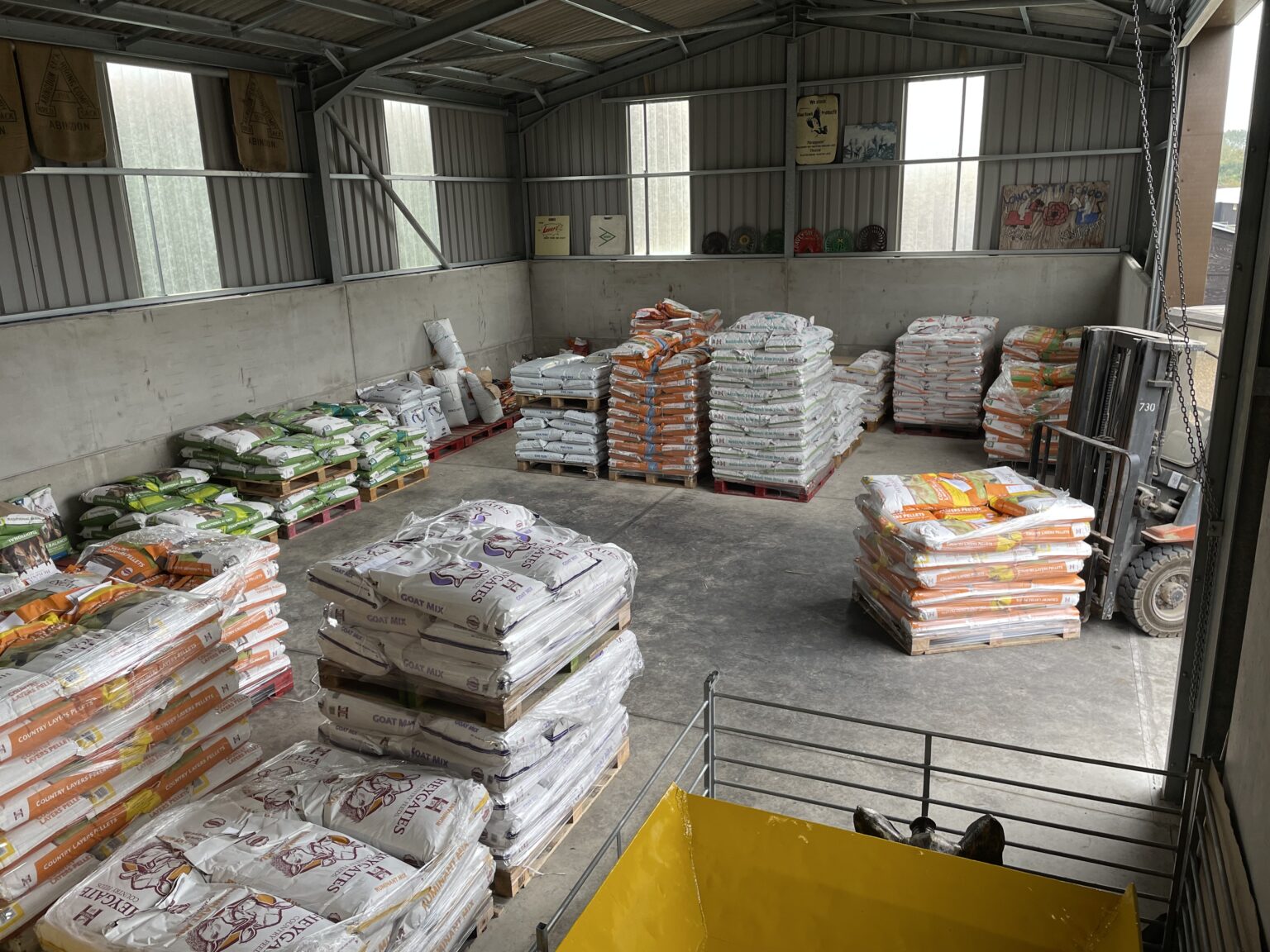 Chicken Feed in Oxfordshire, Heygates poultry feeds | M J Hodgkins